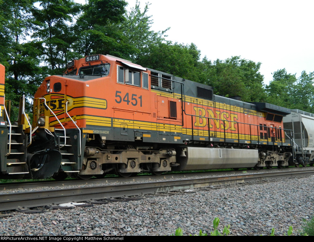 BNSF 5451